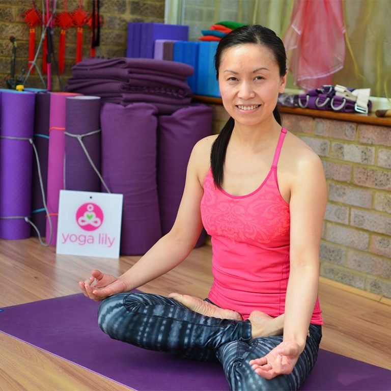 Padmasana, Lotus Posture how to do guide - yogalily.com